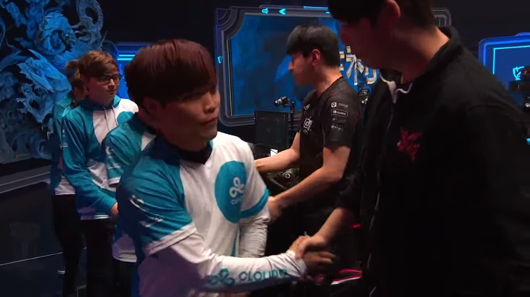 WC 2017｜小組賽Day2：前期失誤不斷，AHQ不敵C9吞下首敗 | 4Gamers